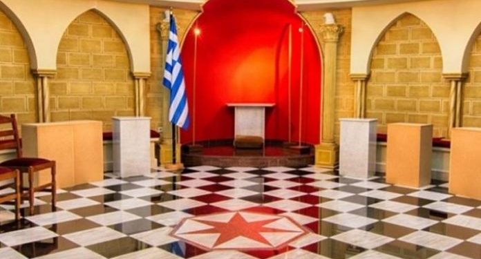 ΤΟ ΠΡΩΤΟΣΕΛΙΔΟ ΤΟΥ ΧΙΩΤΗ ΑΠΟ ΤΗΝ ΕΞΩ ΜΑΝΗ ΦΩΝΑΖΕΙ: ΕΙΜΑΣΤΕ ΜΑΣΟΝΟΙ ΚΑΙ ...